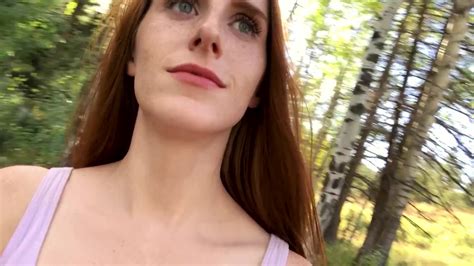 Freckledred Fills Pussy With Dildo On A Hiking Trail Behind The Scenes Vidéos Porno