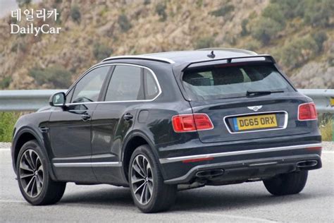 벤틀리 벤테이가 플러그인 하이브리드 포착 전기차 집중 카라이프 뉴스 신차뉴스