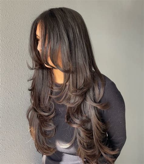 10 Cortes De Pelo A Capas Con Flequillo Cortina Que Elevarán Tu Look A