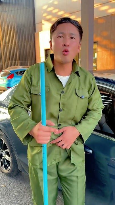 出门在外一定要注意安全，上下车锁好车门窗，以免被坏人有机可乘，这次多亏好心小哥帮忙守住的车主的钱财，好人有好报 Youtube