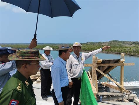 ဧရာဝတီတိုင်းဒေသကြီးဝန်ကြီးချုပ် ဦးတင်မောင်ဝင်းနှင့် တာဝန်ရှိသူများ ငရုတ်ကောင်းမြို့ရှိ ဒေသဖွံ့ဖ