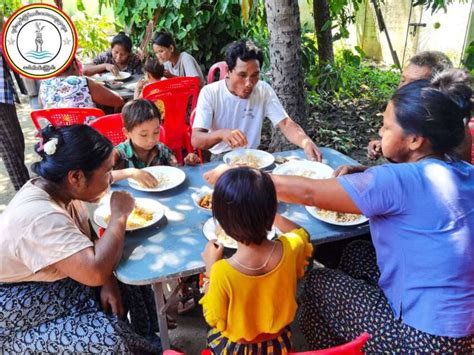ဆားလင်းကြီးမြို့နယ် စစ်ရှောင်စခန်းတစ်နေရာရှိ ပြည်သူများကို ထမင်းတစ်နပ်လ