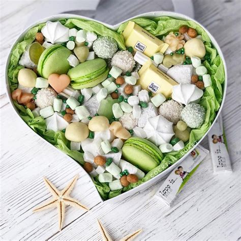 На данном изображении может находиться еда в 2024 г Подарки Букет Букет из конфет