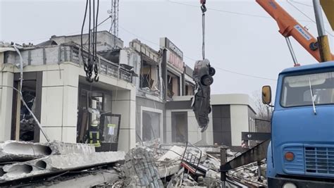 Украинците удариха пекарна в Лисичанск най малко 15 души са загинали Lentata