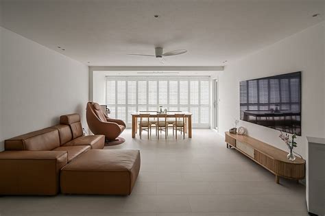 최법연 아파트거실인테리어 기존의 우물 천정을 평탄화하고 매립조명을 설치해 깔끔하고 넓어보이는 효과를 주고 다운라이트 조명과 멀티라이트 매입등을 함께 조합해 거실의