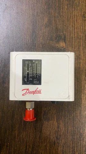 220 Gas And Liquid Danfoss Kp1 Pressure Switch Contact System Type SPDT 0 To 10 At 900 In
