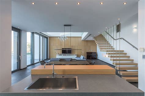 Εσωτερική σκάλα με πακτωμένα σκαλοπάτια Ktirio Gr