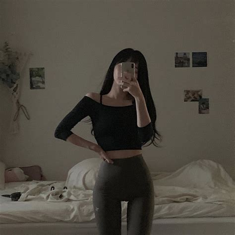 이미지 사람 1명 이상 침실 실내 건강한 몸매 힙합 패션 피부 탄력