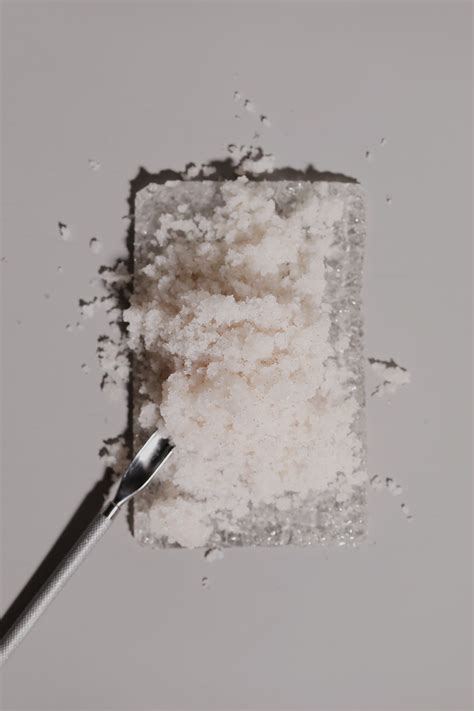 Соляной скраб для тела: купить солевой скраб с маслом ши The Salt