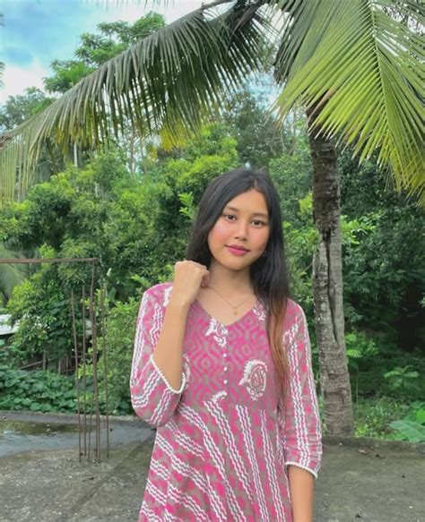 Itsyour Dolly 🌷 Yourdolly18 • Instagram Photos And Videos