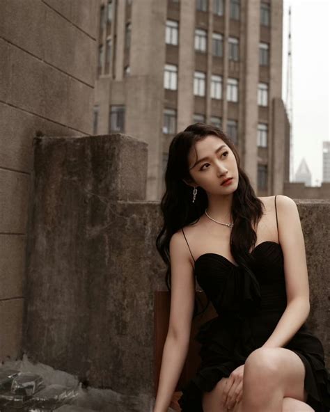Xiaotong For Weibo Night 230325 How To Look Classy Actresses