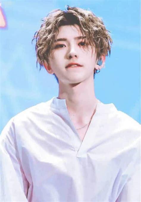 蔡徐坤黑资料蔡徐坤个人资黑蔡徐坤大山谷图库