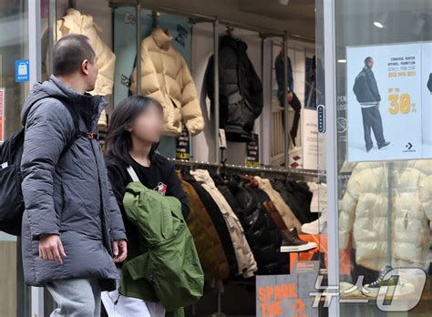 포근한 12월 첫날 뉴스1