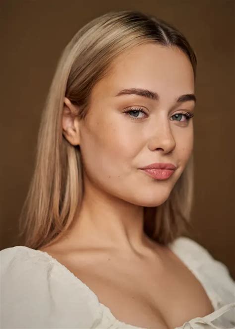 Hannah Howland Biography Movies List Wegreen Entertainment