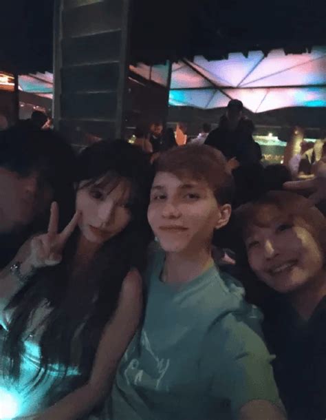 Cs职业哥回应与中国女up举止亲昵只是在看手机翻译什么对象时长