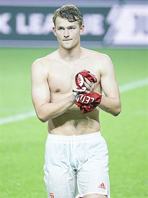 Pin By Natalia Lopez Robredo On Matthijs De Ligt Soccer Guys