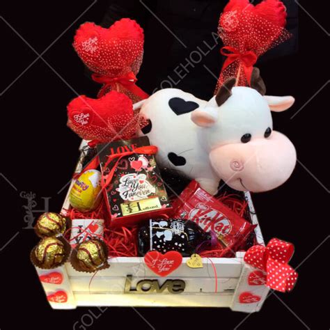 پک ولنتاین با باکس چوبی Love گل فروشی آنلاین گل هلند