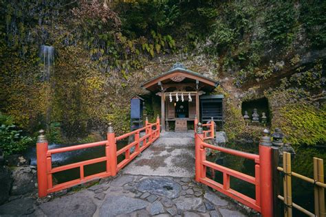 銭洗弁財天 宇賀福神社銭洗弁天 スポット情報江の島鎌倉ナビ江ノ島と鎌倉のおすすめをたっぷりご紹介する江ノ電小田急の公式観光情報サイト