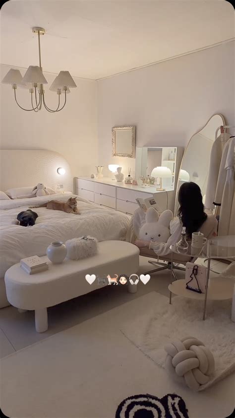 희정 예쁜꽃 제품제공 봄이 오듯 저희 집 거실에도 어여쁜 나비가 봄처럼 내려앉았어요 ʚ⃛ɞ 사진으로도 예쁘지만 실제로