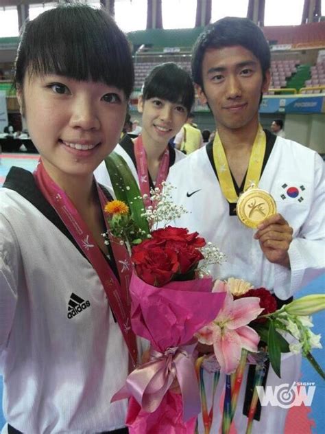 選手時代與陳湘婷合照後來李珍鎬也在中華隊指導陳湘婷 WOWSight