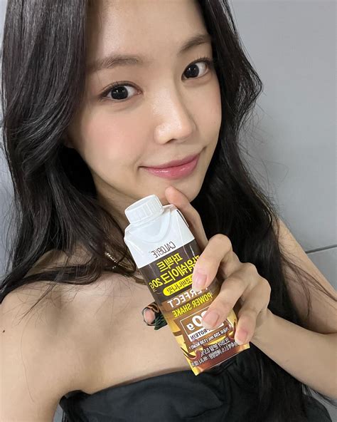 220826 Son Naeun Instagram Update Kpopping