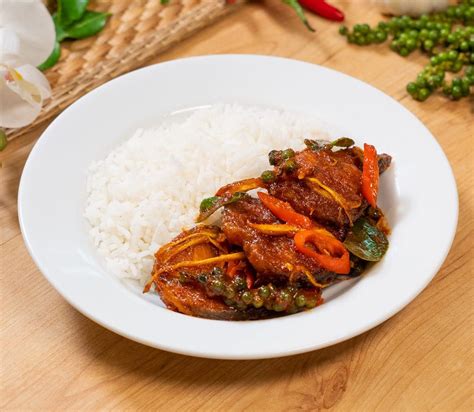 ปลาดุกกรอบผัดพริกแกง Khaotrachat