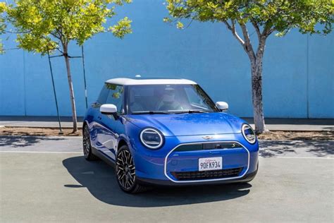La Nouvelle Mini Cooper Se électrique Dévoile Son écran Oled Totalement