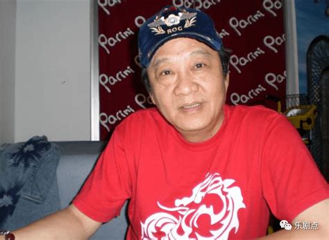 突发，76岁男星坠楼身亡！生前受病痛折磨想自杀，85岁女星崩溃大哭长文周游生活