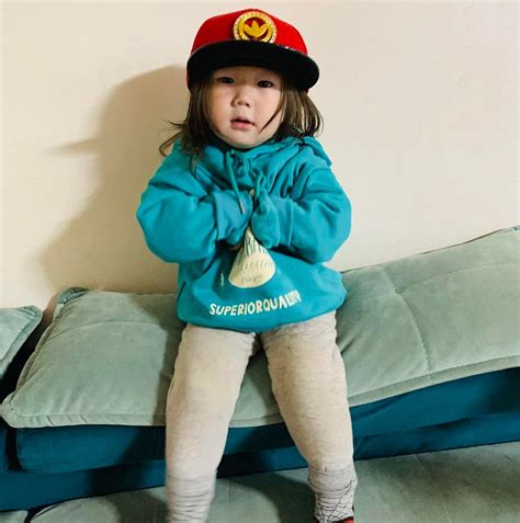 Asahi Шинэ ачаанд маань ёстой гоё гоё юмнууд их байна аа Даанч