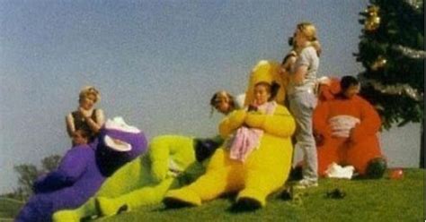 가면 벗은 텔레토비 보니 뚜비는 흑인남 · 뽀는 동양녀