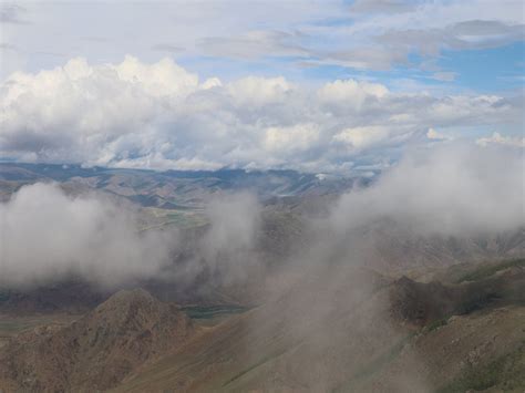 Борооны өмнөх хүчтэй салхи мөндөр үер усны аюулаас сэрэмжтэй байхыг онцгойлон анхааруулж байна