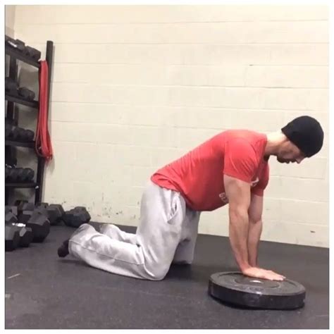 Improve Shoulder Mobility With This Scap Protraction Retraction Drill