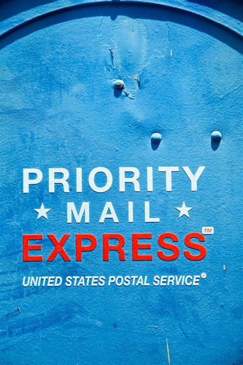 Usps First Class Vs Priority Mail Key Differences In Shipping Options