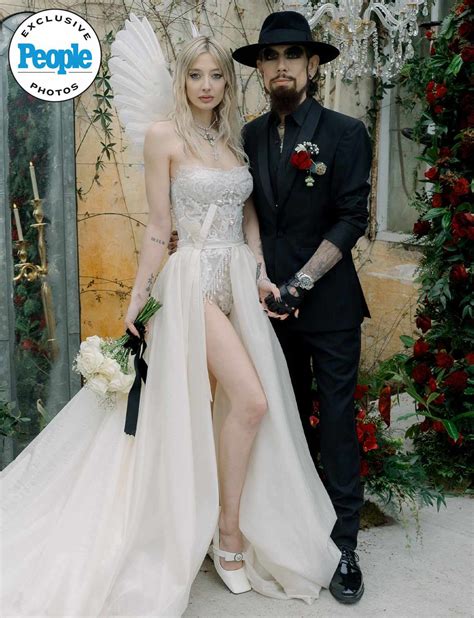 Rock Legend Dave Navarro Marries Actress Vanessa Dubasso At Scottish