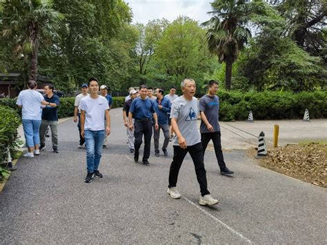 后勤分工会组织开展庆中秋 迎国庆健身走活动