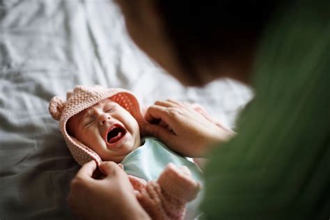 نوزاد تا چند روز مدفوع نکند طبیعی است