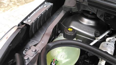 Уплотнительная резинка под капот — Renault Kaptur 2016 2 л 2017 года тюнинг Drive2