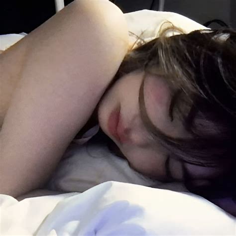 Pin On Role Play Pose Reference Poses For Pictures Pretty People