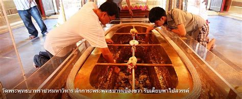 วัดพระพุทธบาทราชวรมหาวิหาร สักการะพระพุทธบาทเบื้องขวา วัด