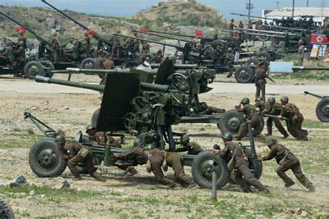 金正恩观看高射炮射击比赛 强调军人要训练成神炮手 国际在线移动版