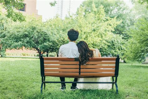 커 플 공원 벤 치 뒷모습 배경 법정 혹은 중국 명절 치시 축제 연인 배경 일러스트 및 사진 무료 다운로드 Pngtree