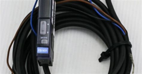 13796 Keyence Digital Fiber Optic Sensor Fs V21 J316gallery