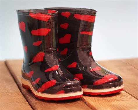 چکمه قلبی بچه گانه علی ویترین