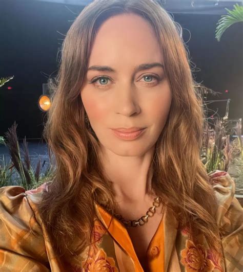 Emily Blunt Passion For Fashion Instagram Dresses Quick Vestidos