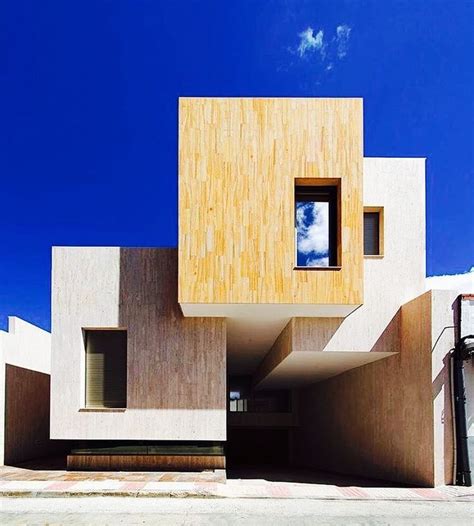 Edificio De Hormigón Con Ventanas Tipo Cubo Blocky Architecture