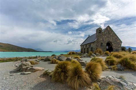 건축 경치 고요함 관광 관광지 광각 광야 그림 같은 나무 낮 농촌의 뉴질랜드 덤불 맑은 하늘 모험 목가적인 반사 사람 산 석조 건물 선한