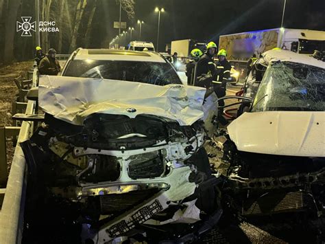 У Києві внаслідок карколомної ДТП трагічно загинули чоловік та жінка ДСНС ФОТО Читайте на