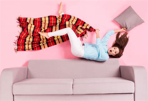 Я хочу лежать на диване 84 фото