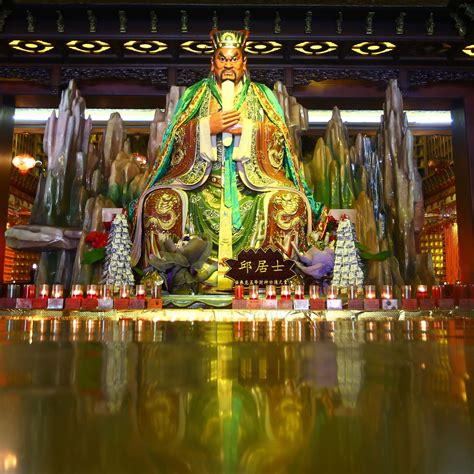 探访海南香火鼎盛人气非常旺的龙五爷财神看看自己的财运如何 海南 南海 财神 新浪新闻