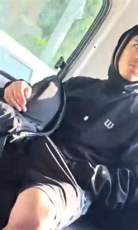 Touching Himself On Bus 日本語で